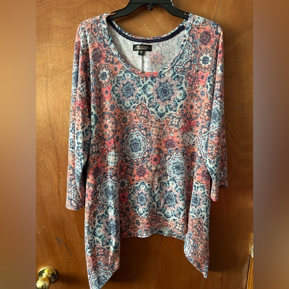 Absolutely Famous | Tops | Absolutely Famous Coral And Blue ...